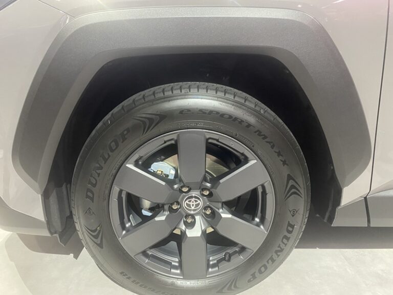 【2025年最新】トヨタ新型RAV4 450万円から！2025年12月17日発表！内外装チェック・詳細を徹底調査