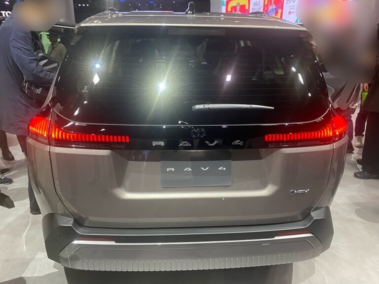 【2025年最新】トヨタ新型RAV4 450万円から！2025年12月17日発表！内外装チェック・詳細を徹底調査